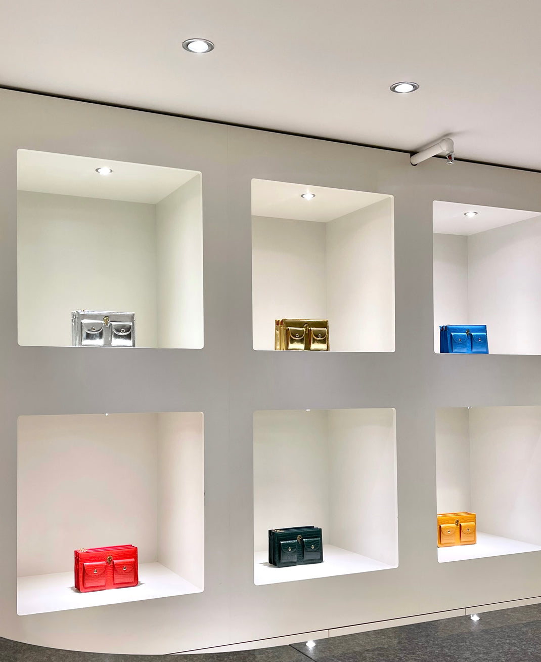 POUCHI: Luxury Handbags, Accessories, and Cosmetics